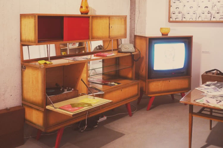 Styl PRL - wyprzedaż mebli w Rebel Mebel | CzasNaWnętrze